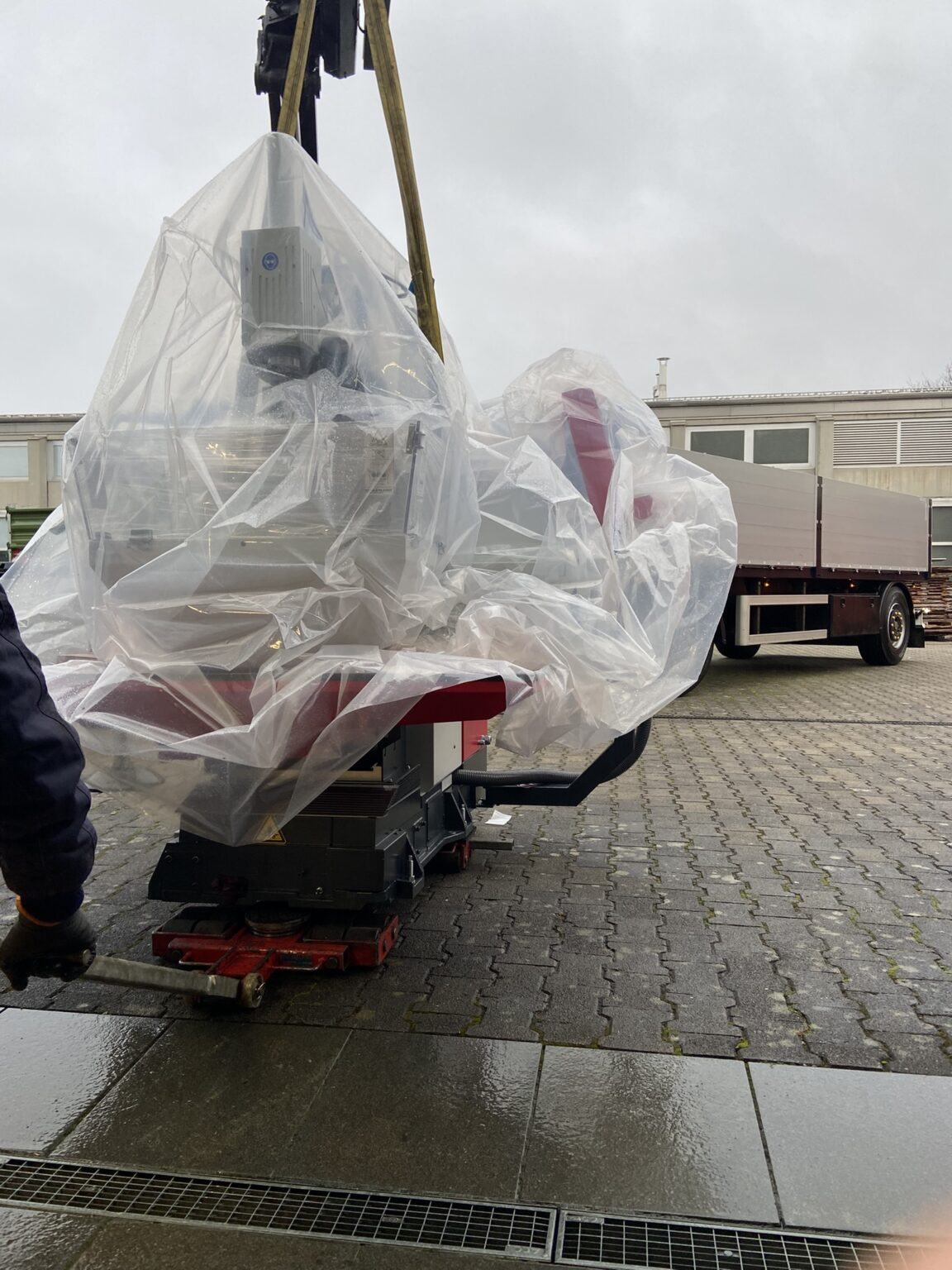 Neue Fräsmaschine stärkt Ausbildung der Industriemechaniker – Ludwig-Bölkow-Schule